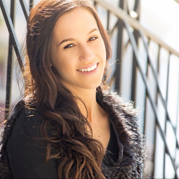 Alex's Closet (@alexandra_oliva) | Poshmark